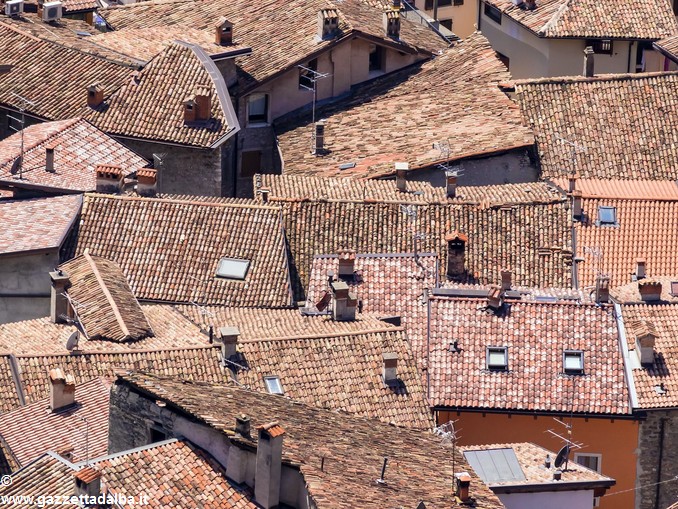 Sicurezza per i lavori sui tetti: nuove regole regionali