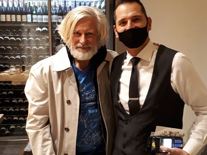 Adam Clayton bassista degli U2 a pranzo al ristorante La Piola di Alba