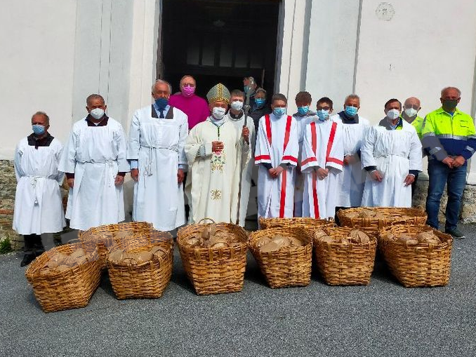 Distribuiti i tradizionali micun a Belvedere Langhe