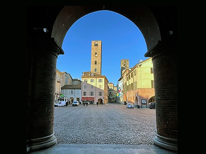 Le torri di Alba illuminate di verde per l’Expo della sostenibilità