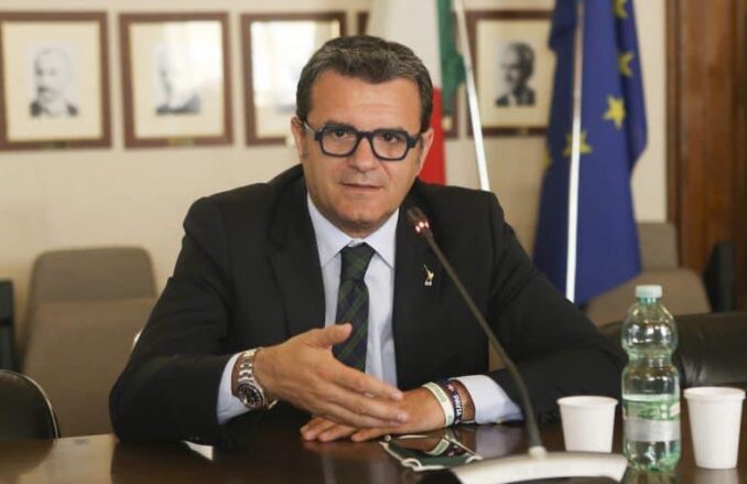 Vino, Centinaio (Lega): «L'Ue sbaglia su etichette allarmistiche».