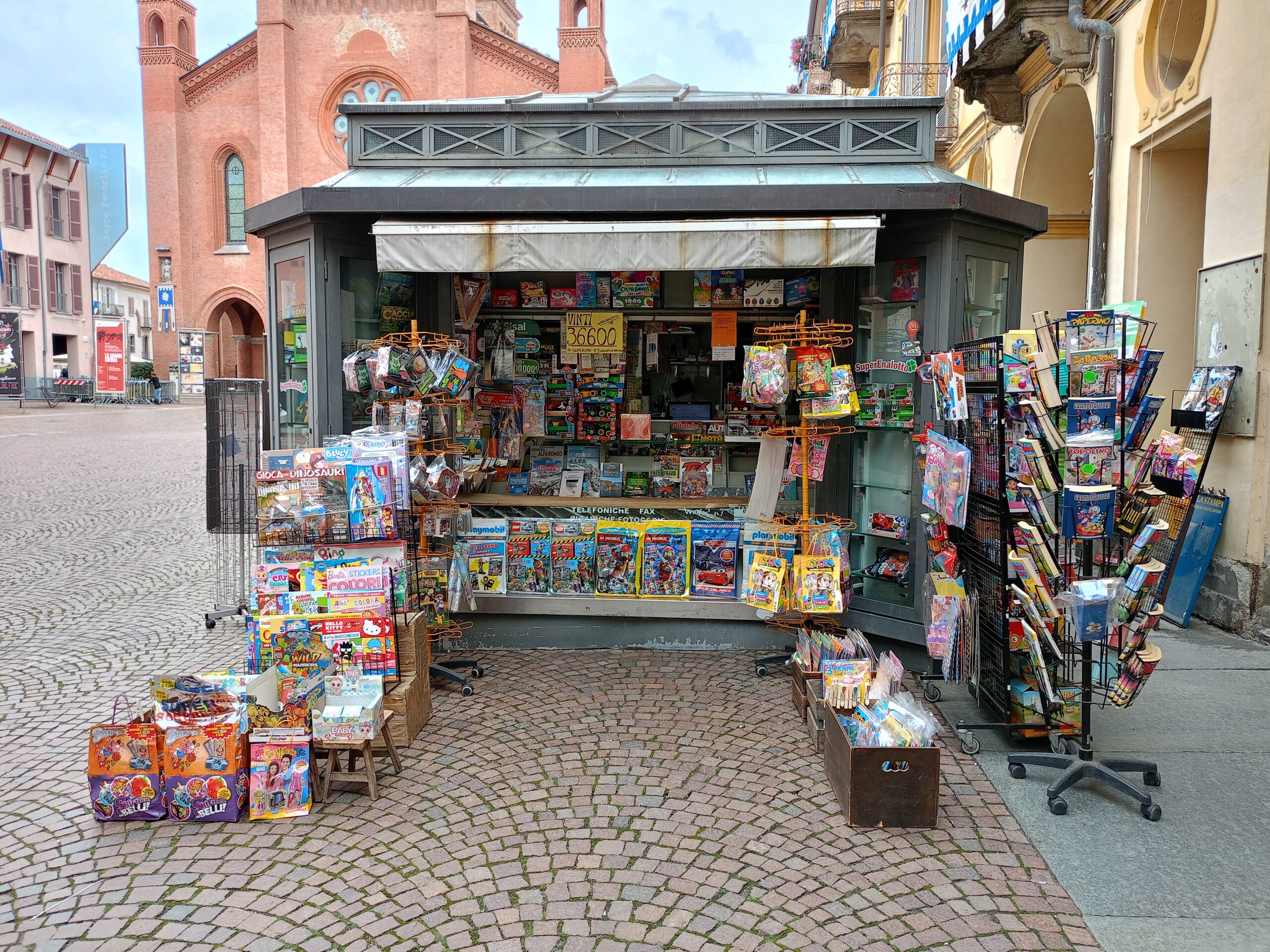 Il chiosco di piazza Risorgimento torna a essere edicola e riprende a ...