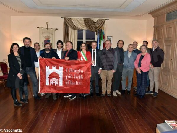 Assegnata a Barolo la bandiera dei Borghi più belli d'Italia