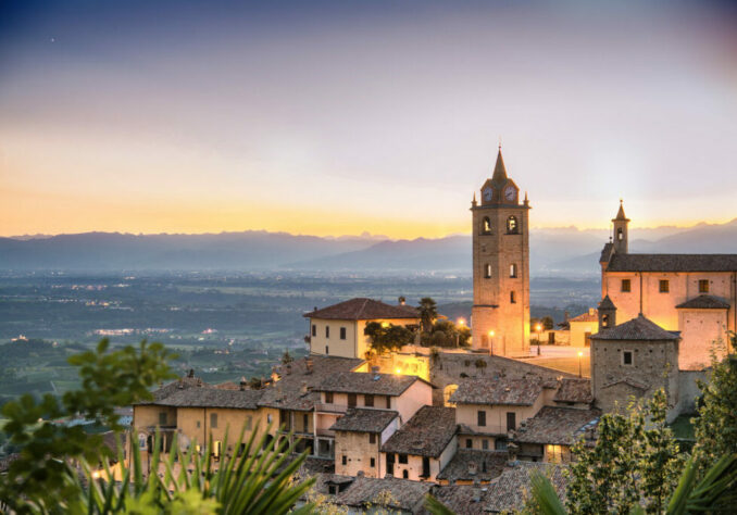 Sabato 22 la notte è romantica nel borgo antico di Monforte