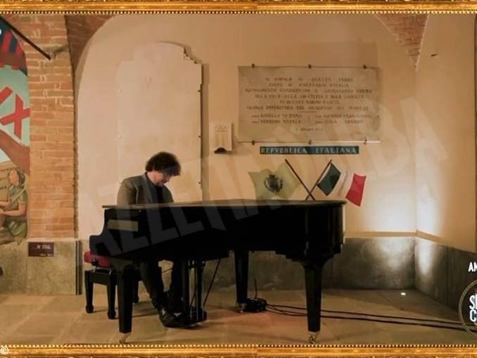 Bella ciao suonata da Mango ha aperto il programma di Rai3 Splendida ...