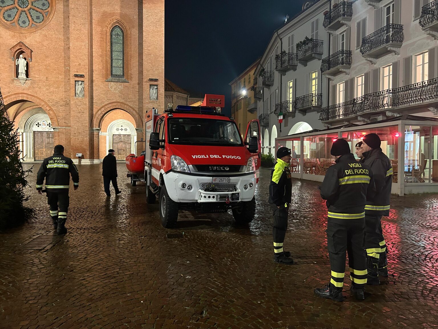 Oggi in piazza Risorgimento i Vigili del fuoco di Alba festeggiano ...