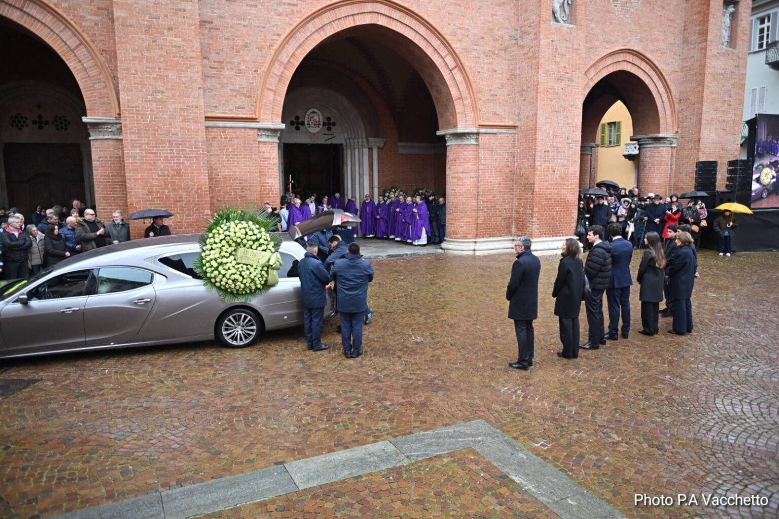 IN DIRETTA L’ultimo abbraccio di Alba a Maria Franca Ferrero: le ...